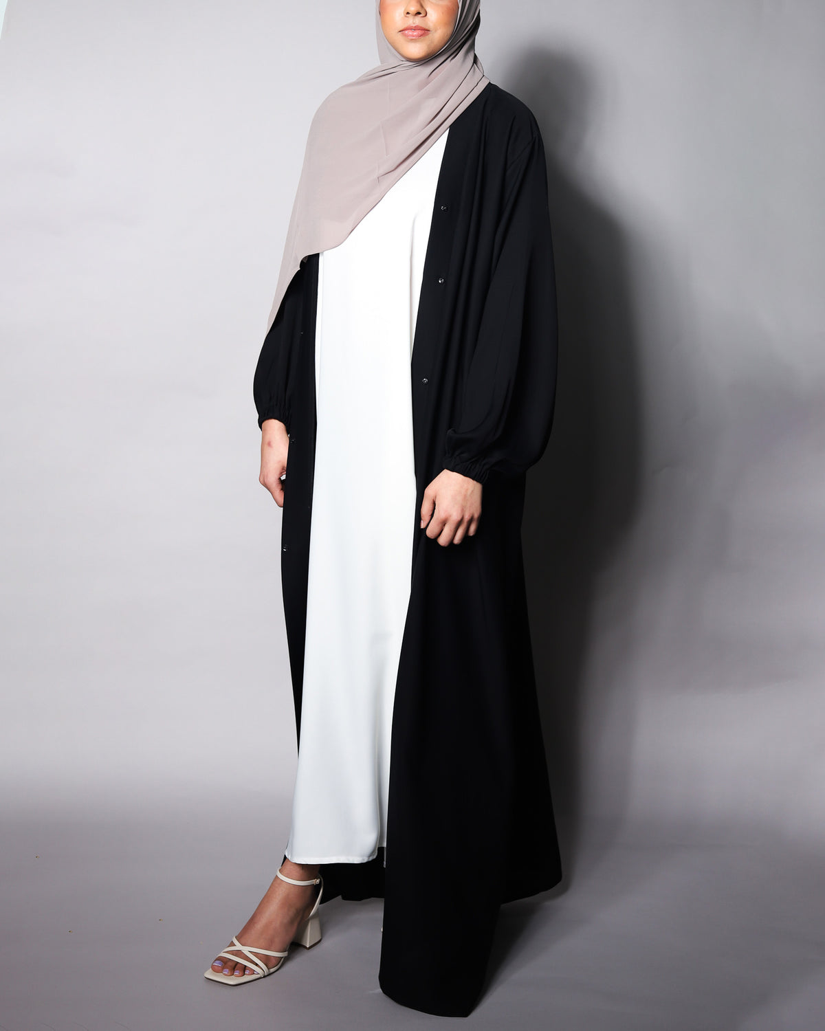 Black Plain Open Abaya with Elasticated Cuffs – Veil and Virtue
